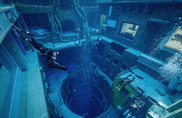 Deep Dive Dubai dive pool sinks the competition - DIVE Magazine