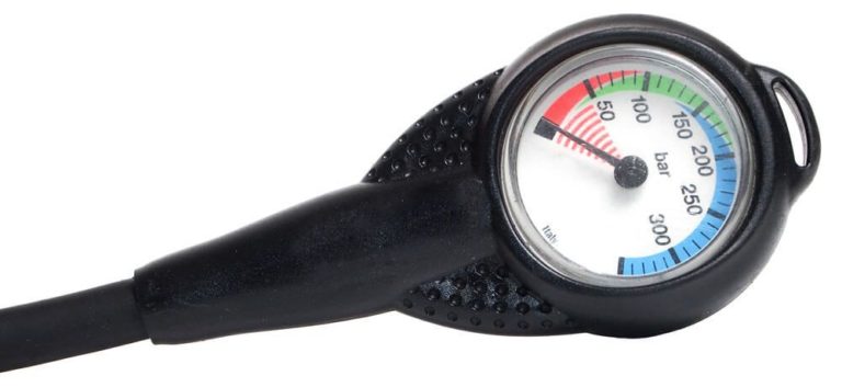 Essential dive kit - the analogue SPG - DIVE Magazine